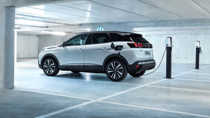 Peugeot 3008 PHEV has 300 HP and 36 miles of electric range | CarSession